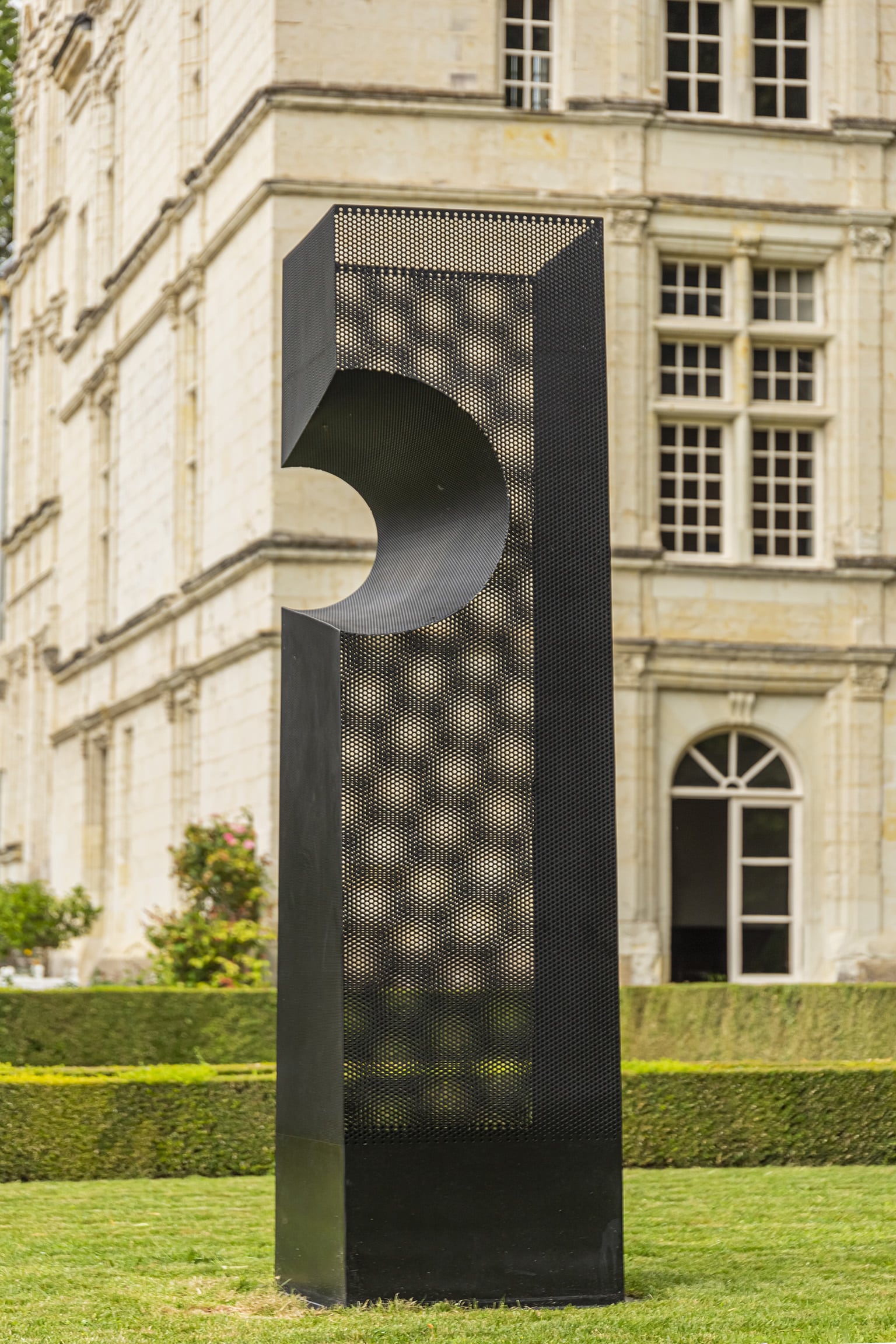 Jean-Bernard Metais, Hermès, Metal perforé et peinture epoxy, H 360 x L ...